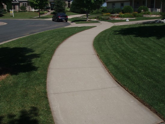 Driveway, Sidewalk and Curb Edging | Warner’s Outdoor Solutions